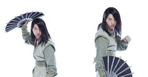 칼과 꽃 이정신 칼대신 부채 긴 머리 반항아 변신