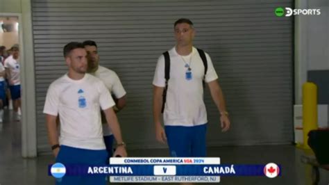 Canad U E El Sorpresivo Look Del Dibu Mart Nez En La Previa Del Duelo Entre Argentina Y