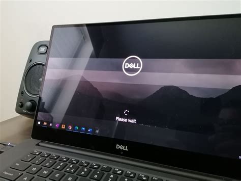 ‎laptop Screen Flickering On Desktop Wallpaper And Windows Fragments Upon