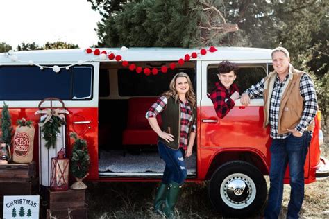 Timeless With A Twist Vw Bus Holiday Photo Mini Sessions Holiday Photos Bus Holidays