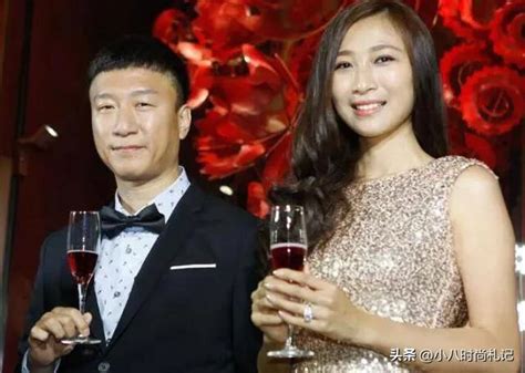 孙红雷带娇妻国外逛街同框似父女 八阕