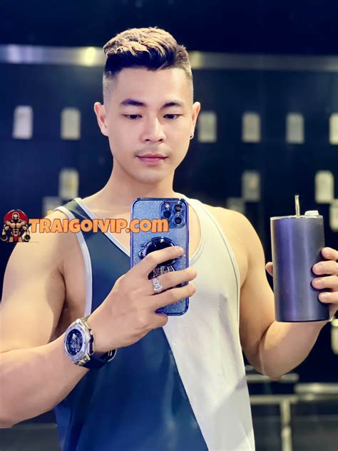 Traigoivip com babe điển trai lễ phép sex dâm nhiệt tình biết chiều lòng khách hàng khó tính nhất