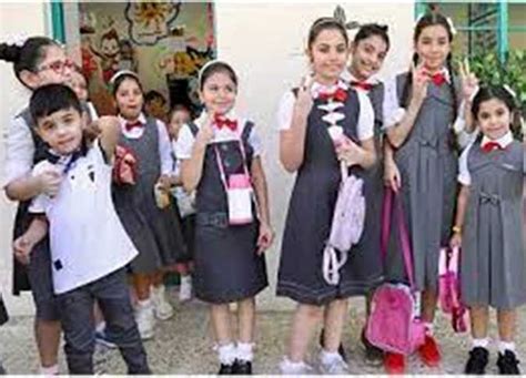 غطاء الشعر اختياري للفتيات مواصفات الزي المدرسي الموحد بالعام