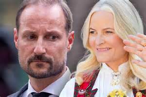 El Príncep Noruec Haakon I Mette Marit En El Punt De Mira Un Missatge Els Deixa Ko