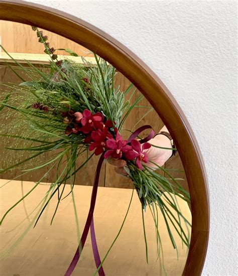 성수동꽃집ㅣ떼르드에떼 ･ 부케 웨딩 디렉팅 크리스마스 리스 클래스 소재부케 근데 이제 버건디를 곁들인 단아한 신부님의 이미지에 어울리는 리스트업으로 스타일링 해