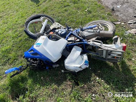 C4 На Буковині автівка зіткнулася з мотоциклом травмувався водій двоколісного