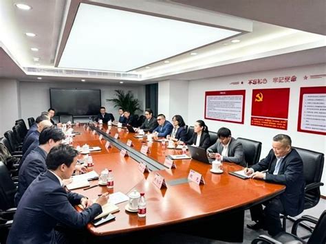 Гашуунсухайт Ганцмод боомтын хил дамнасан төмөр замын барилгын ажлыг