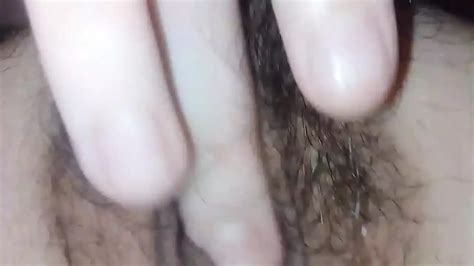 털이 무성한 보지를 핑거링하는 18살 인도 소녀 xHamster