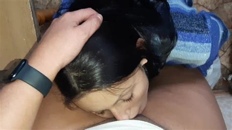 Она застукала меня за курением и чтобы я никому не рассказала она мне вылизала киску