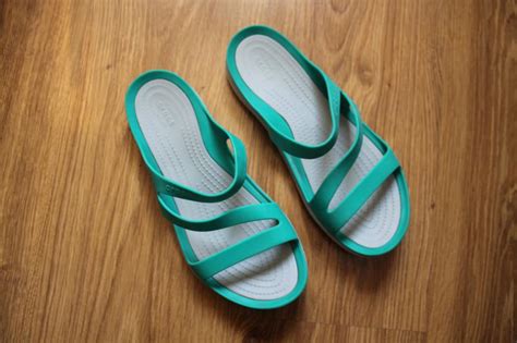 Жіночі шльопанці сланці тапочки Crocs Jibbitz Swiftwater Sandal W8 — ціна 750 грн у каталозі