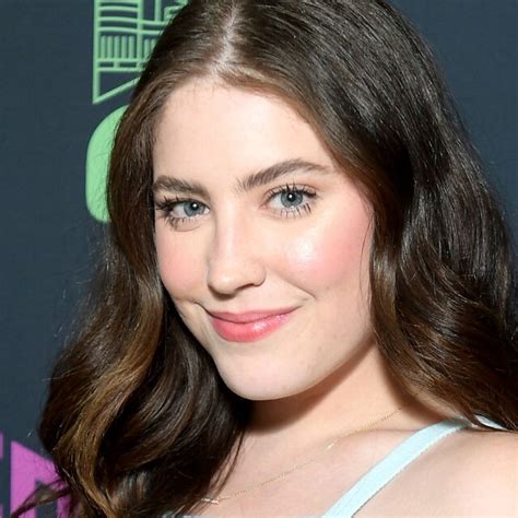 「バストeカップ→bカップへ」胸を小さくする手術を受けた28歳女性、その理由と偏見について告白。過去には水着モデルを務めたことも（ウィメンズ