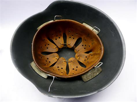 Ddr Nva Steel Helmet With An Emblem 1st Model M56 Size 2 3rd Quarter 1961