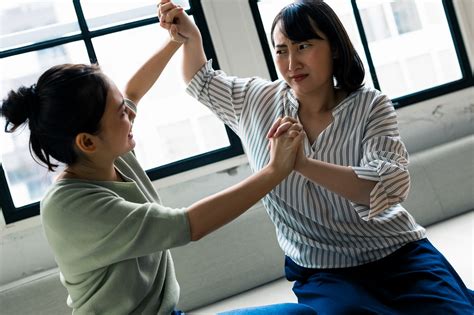 【慣用句】「喧嘩を売る」の意味や使い方は？例文や類語を元校閲者がわかりやすく解説！ Study Z
