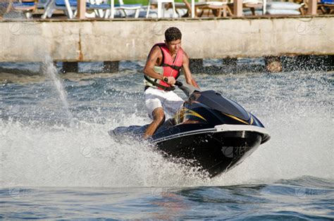 水上运动喷水推进艇喷气划船赛湿摩托艇运动极限运动迅速自然神力船尾波