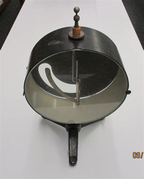 Electrostatic Voltmeter Physics Museum The University Of Queensland Australia