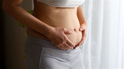 「下腹が痩せにくい」10回お尻を浮かせるだけ！寝たままぽっこりお腹を解消する逆腹筋エクサ ヨガジャーナルオンライン