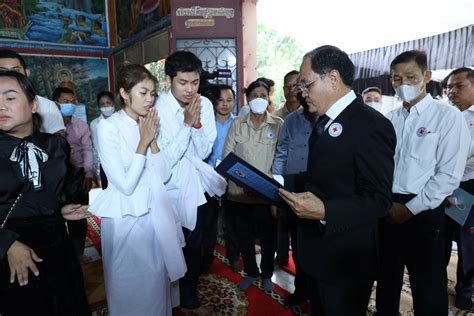 សម្តេចកិត្តិព្រឹទ្ធបណ្ឌិត ប៊ុន រ៉ានី ហ៊ុនសែន ចូលរួមរំលែកទុក្ខដ៏ក្រៀមក្រំ ចំពោះមរណភាពលោកឪពុក