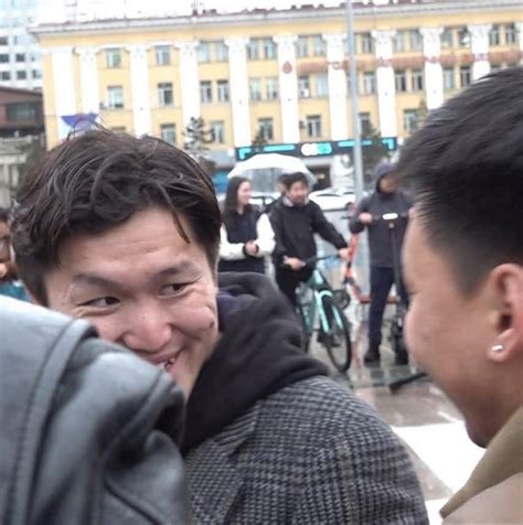 Huslen Юу ч мэдэхгүй юу ч чадахгүй байж сэтгэлийн хөөрлөөр хийсэн зүйл чинь Монгол Улсад гай