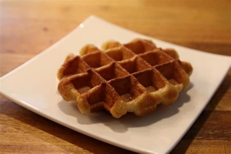 Delicated 안녕하세요 이번에 축제 때 준비한 와플입니다 3가지 버터와 유기농 밀과 설탕만을 이용해 직접 벨기에 왕실에서 제조하는 레시피 대로 만든 와플