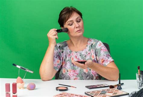 Woman Doing Her Makeup Images Free Download On Freepik