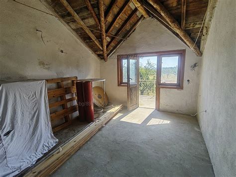 двуетажна вила над язовира Двуетажна къща 70 кв м РЗП 500 кв м двор Къщи Вили Ямбол Д