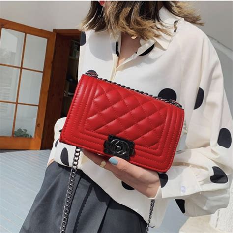 Малка червена чанта с верига Julia