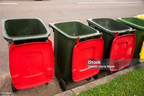 호주 쓰레기 바퀴달린 쓰레기통에는 일반 및 재활용 가정용 쓰레기가 있는 일반 및 재활용 용 쓰레기 수거를 위한 쓰레기통 0명에
