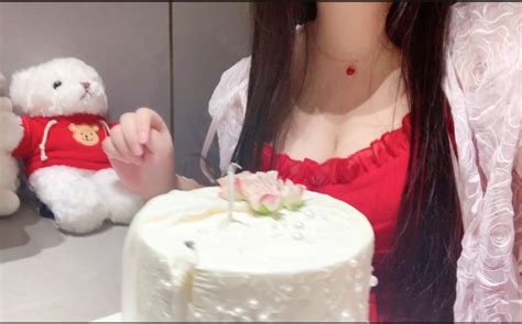 【生日快乐】海底捞过生日社死挑战 软月月 疯狂减脂版 软月月 疯狂减脂版 哔哩哔哩视频