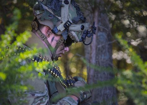 101st Airborne Soldiers Assess New Next Generation Squad Weapon With 6