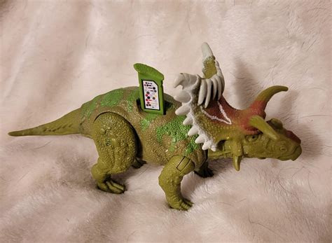 Jurassic World Legacy Collection Kosmoceratops Dinosaur Figure With