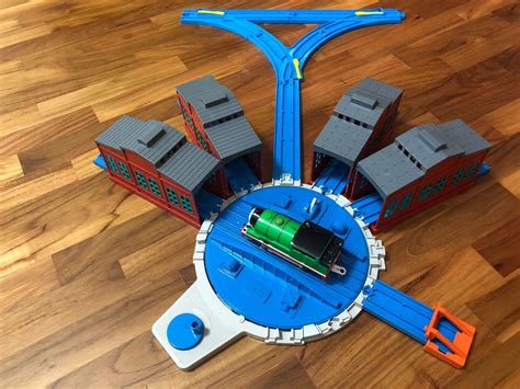 Rare Thomas And Friends Engine Shed And Turntable Hobbies And Toys Toys