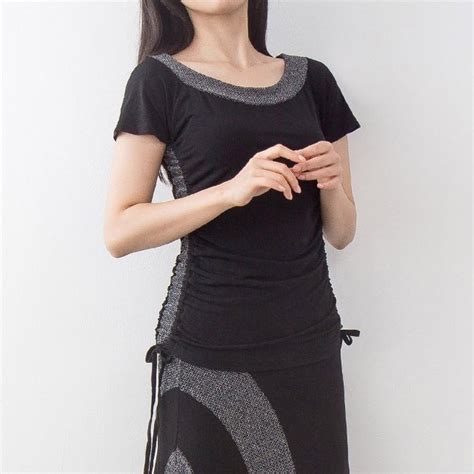 까르죠아 실버 반짝이 옆 셔링 반팔 블라우스 스포츠 댄스복 티셔츠 여성 상의 라인