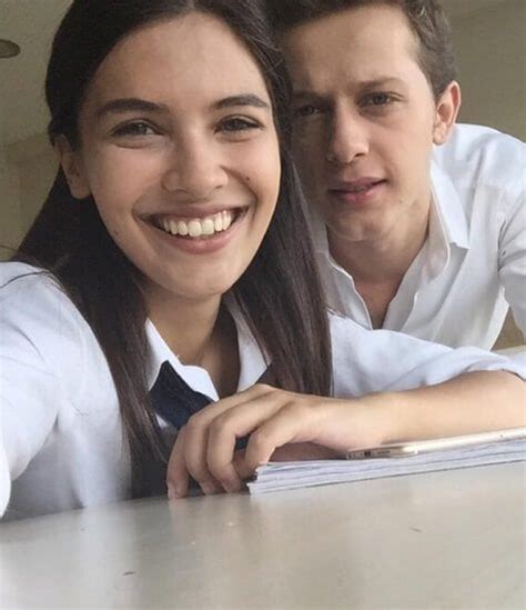 Eylul Serkan Kirgin Cicekler Için 12 Fikir çiçek ünlüler ünlülerin Tarzları