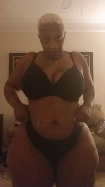 Sexy Cougar Shesfreaky