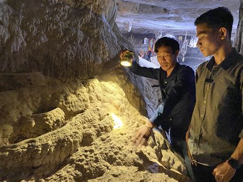 នៅ ភ្នំ កំពង់ត្រាច សម្បូរអ្នកនាំ ភ្ញៀវ វ័យក្មេង