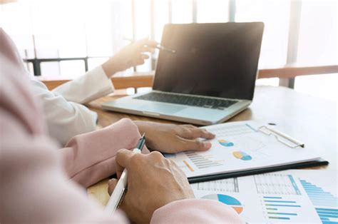 비즈니스 사람들 회의 디자인 아이디어 전문 투자자 프로젝트를 새로운 시작 일 개념입니다 사무실에서 계획 하는 사업 개념에 대한 스톡 사진 및 기타 이미지 Istock