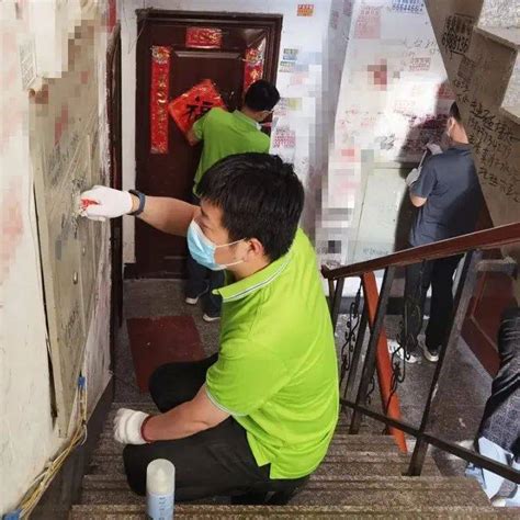 【美丽辽源 创城在行动】为城市“美颜” 各机关单位在行动微风社区小区