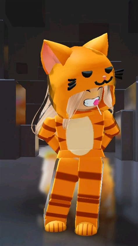 раздаю ножи игрокам мм2