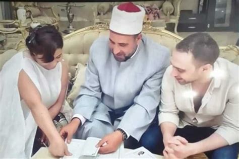 بعد اتهامها بالعيش مع حسام حبيب دون زواج شيرين عبدالوهاب ترد على