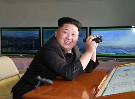 金正恩拄拐指导朝军对抗训练 要求百战百胜 香港商报