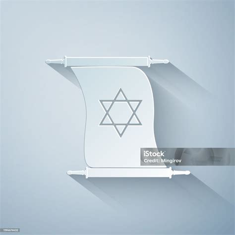회색 배경에 격리 된 토라 스크롤 아이콘을 잘라 종이 확장 된 형태의 유대인 토라 토라 북 기호입니다 다윗 기호의 별입니다
