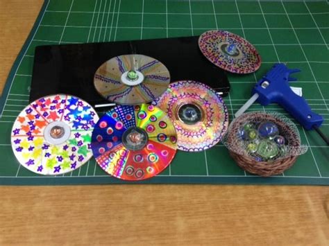 못쓰는 Cd로 팽이 만들기 팽이 쉬운 바느질 패턴 어린이를 위한 공예