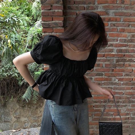 샤인글램 당일출고 자체제작 반팔 오프숄더 스퀘어넥 블랙 퍼프 셔링 플레어 크롭 면접 블라우스 여름 썸머 셔츠 휴가룩 바캉스룩 휴양지룩 페스티벌룩 하객룩 color BL