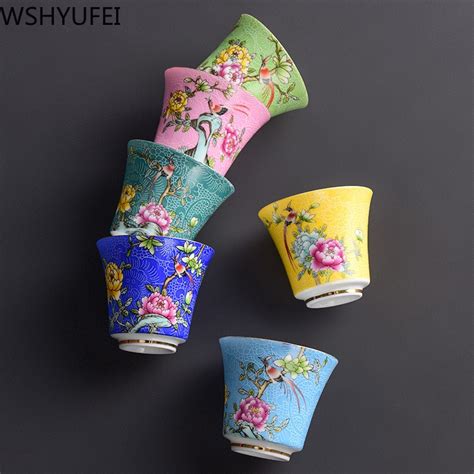 Jingdezhen 절묘한 세라믹 찻잔 손으로 그린 꽃과 새 에나멜 차 세트 여행 휴대용 차 그릇 마스터 컵 4 개세트