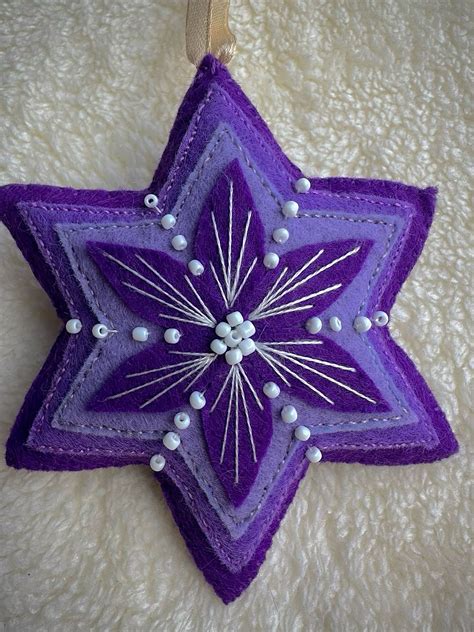 Ёлочное украшение из фетра