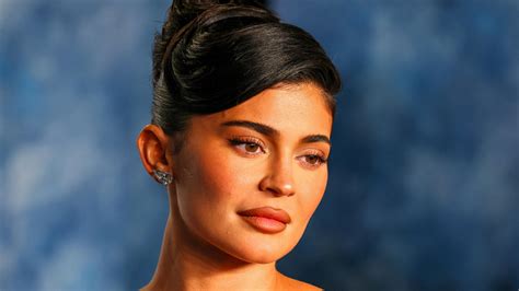 ‘how Can You Compare My 12 Year Old Face Kylie Jenner Shuts Down Plastic Surgery Rumors