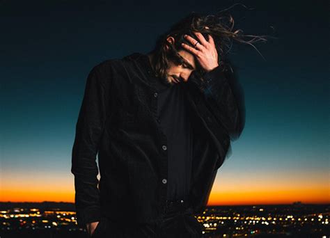 Le Premier Album De Lombre Lueurs Nommées Ailleurs