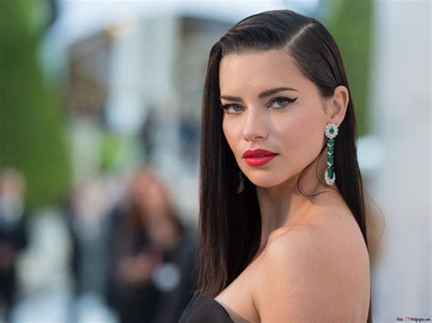Adriana Lima With Straight Hair And Red Lips Before Attending A Meeting K Wallpaper Download