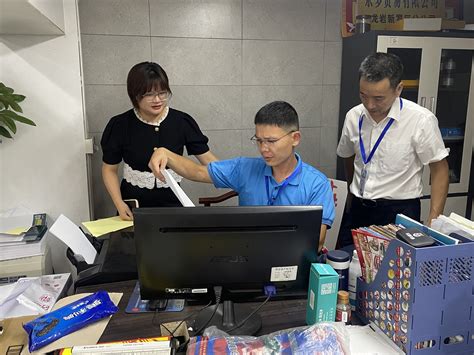 龙岩市信用平台 新罗区商务局开展窗口靠前服务 诚信宣传与政策指导两手抓活动 信用中国龙岩