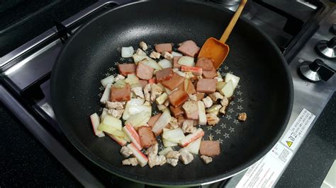 아이반찬 돼지고기 햄 맛살 볶음~